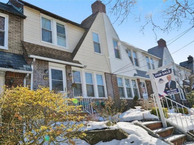 6537 77th Pl, Middle Village, NY 11379