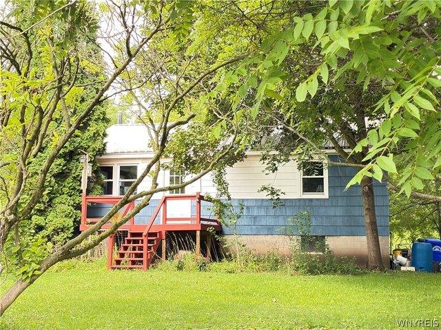 6530 Bear Ridge Rd, Lockport, NY 14094
