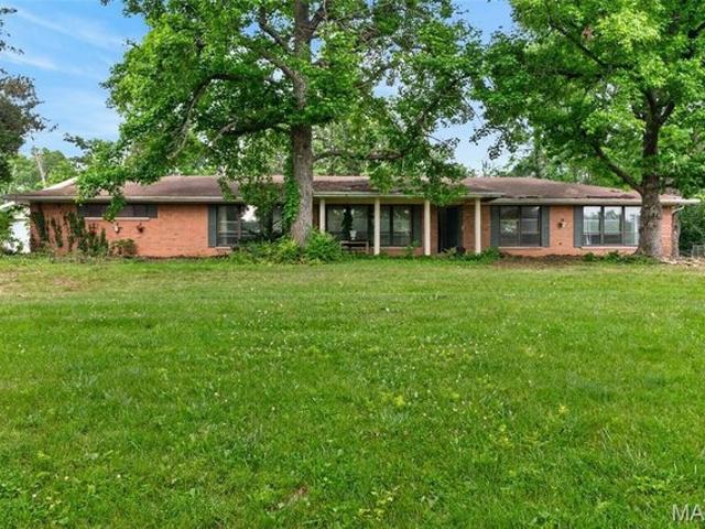 6530 Deerwood Dr, Cedar Hill, MO 63016