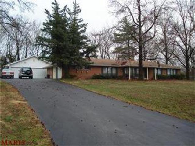 6530 Deerwood Dr, Cedar Hill, MO 63016