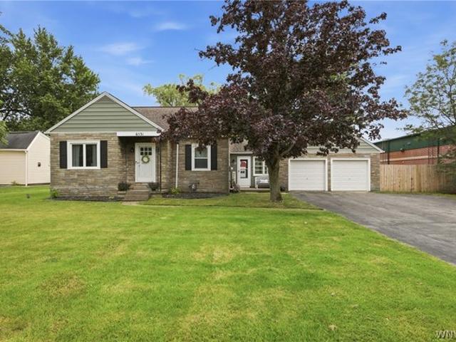 6531 Michael Rd, Orchard Park, NY 14127