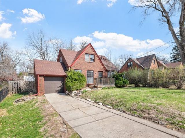 6531 Elmcrest Dr, Windsor Heights, IA 50324