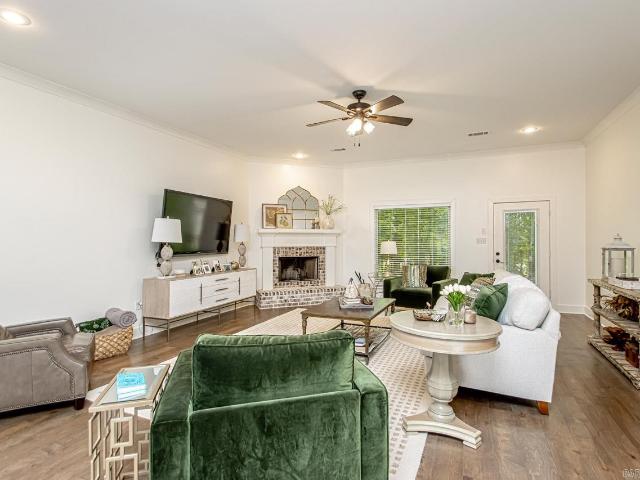 6533 Castle Ridge