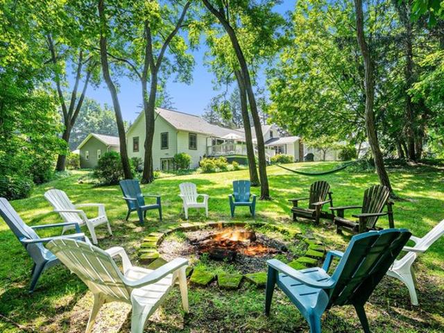 6533 Clearbrook Dr, Saugatuck, MI 49453