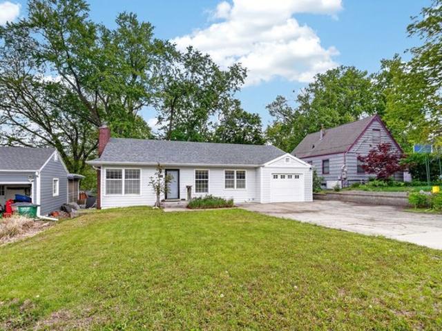 6533 Sunset Ter, Windsor Heights, IA 50324