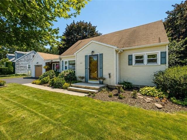 653 Adeline Dr, Webster, NY 14580