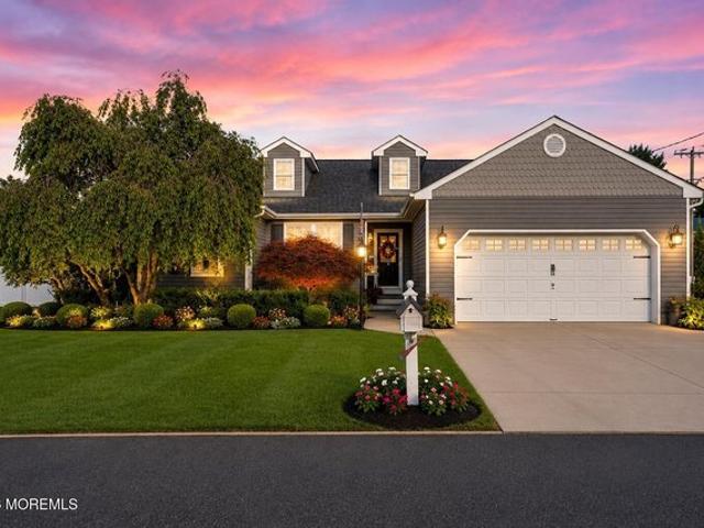 653 Neptune Ave, Beachwood, NJ 08722