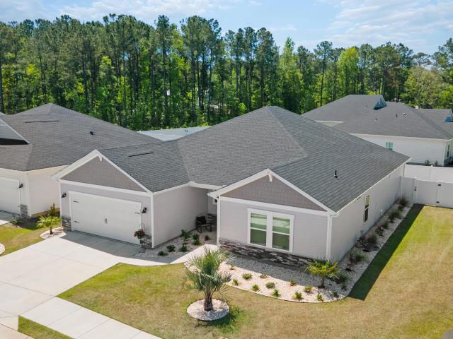 653 NW Blackthorne Circle NW