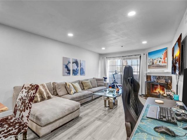 6545 Reseda Blvd, Unit 6, Reseda, CA 91335 | MLS #SR26064