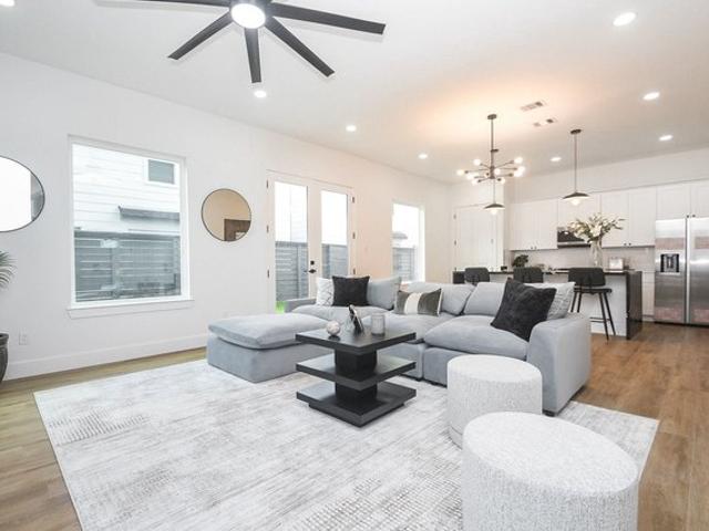 6545 Sealey St, Houston, TX 77091