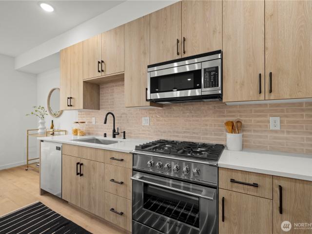 6546 C Latona Ave NE, Seattle, WA 98115 | MLS #2488 | Compass