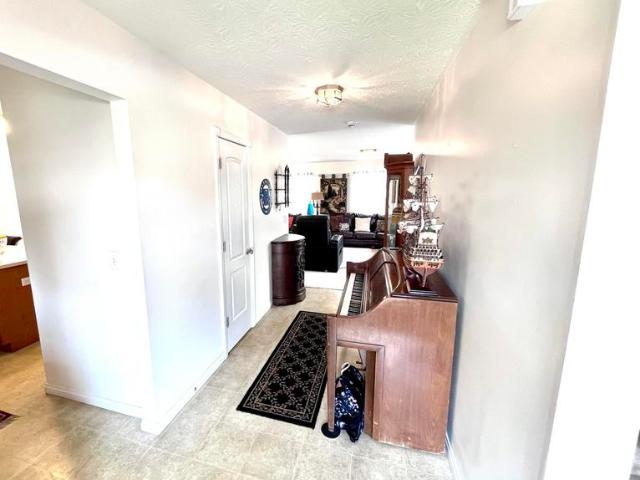 6547 Oak Crest Drive