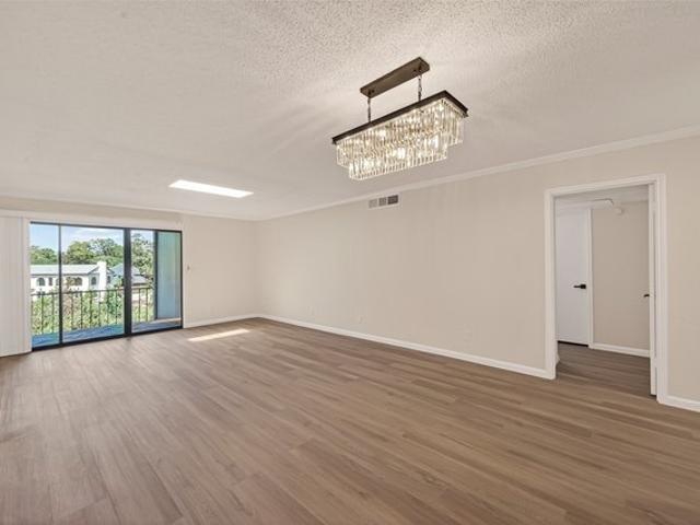 6547 Bayou Glen Rd, Houston, TX 77057