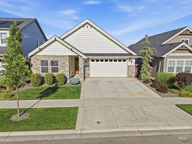 6548 N Oakstone Ave, Meridian, ID 83646