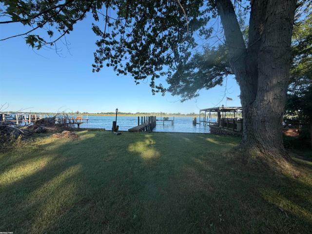 6540 Dickinson Island