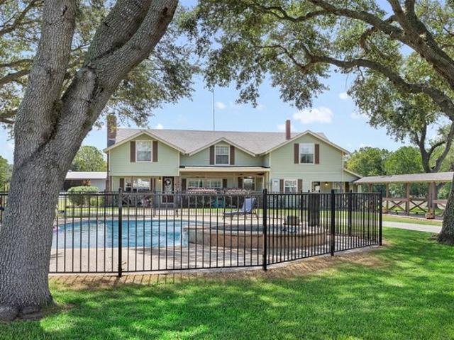 6541 Eagle Nest Acres Dr, Wallis, TX 77485
