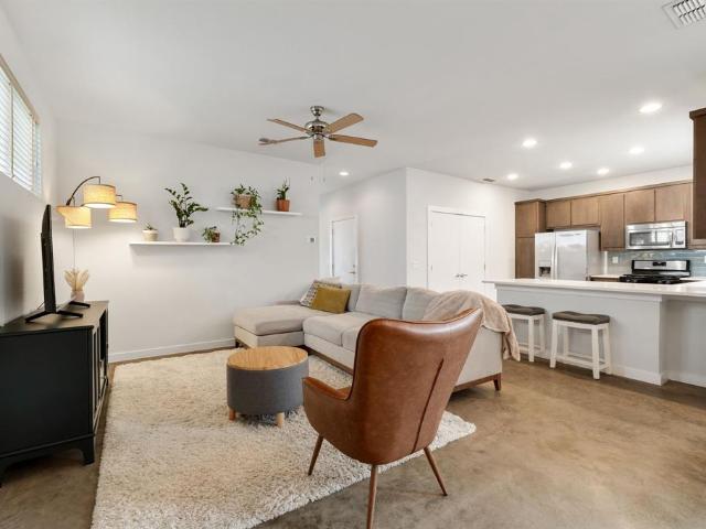 6542 E Lovers Lane