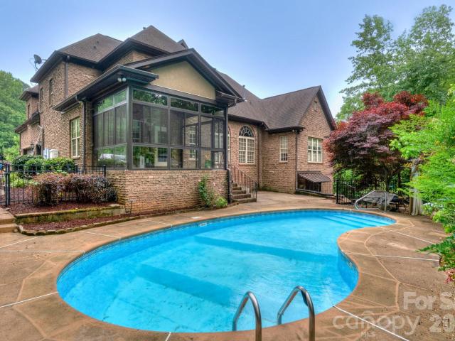 6543 Robin Hollow Drive