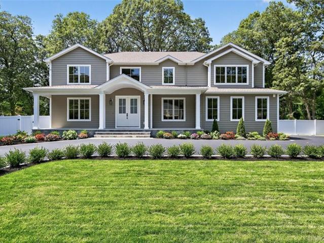 654 Caledonia Rd, Dix Hills, NY 11746