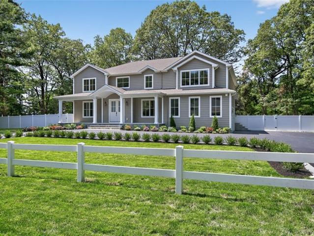 654 Caledonia Rd, Dix Hills, NY 11746