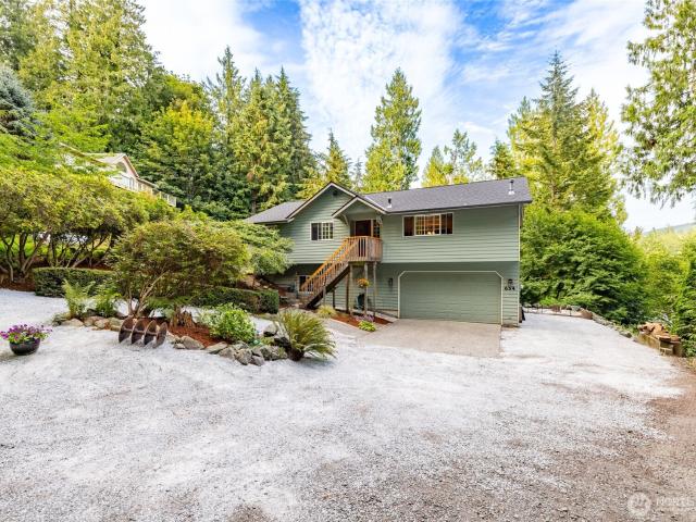 654 Crest Lane