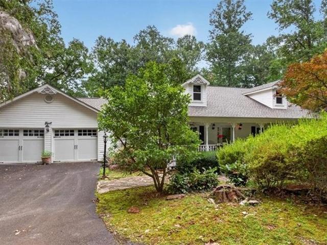 654 Oaklands Dr, Talking Rock, GA 30175