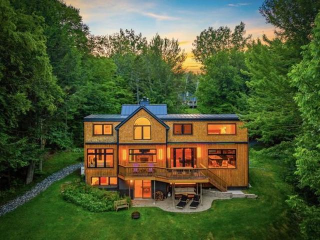 654 Moulton Ln, Stowe, VT 05672