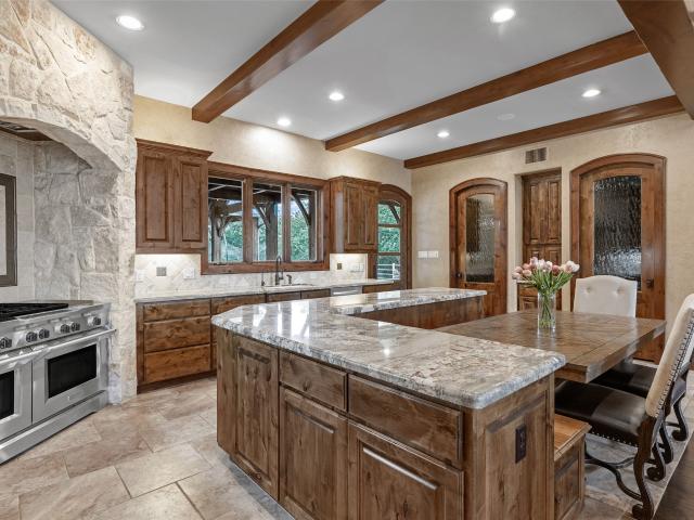 654 Navasota Ridge