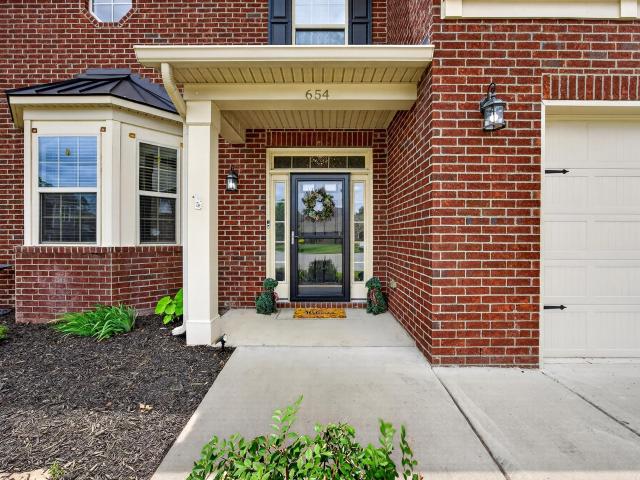 654 Stoneywater Court