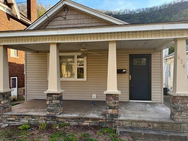 654 Stratton St, Logan, WV 25601
