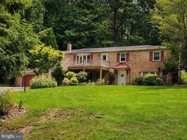 654 Woodlawn Dr, Lebanon, PA 17042