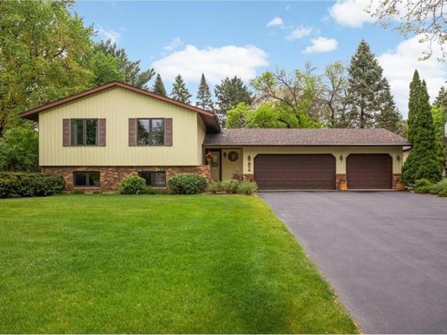 654 Tanglewood Dr, Shoreview, MN 55126