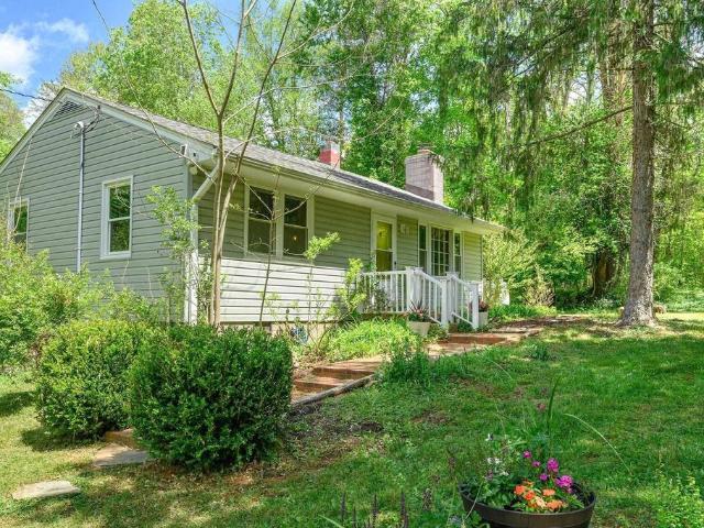6554 Esmont Rd