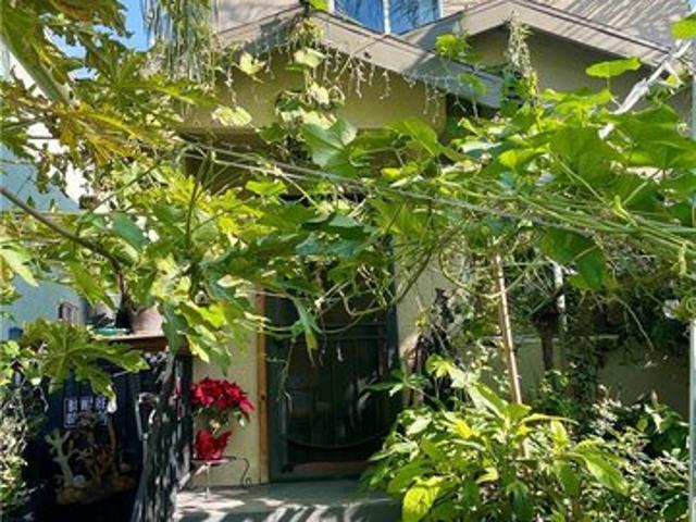 6558 S Van Ness Ave, Los Angeles, CA 90047
