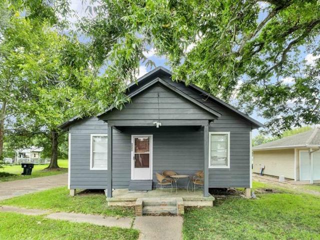 6558 Terrell St, Groves, TX 77619
