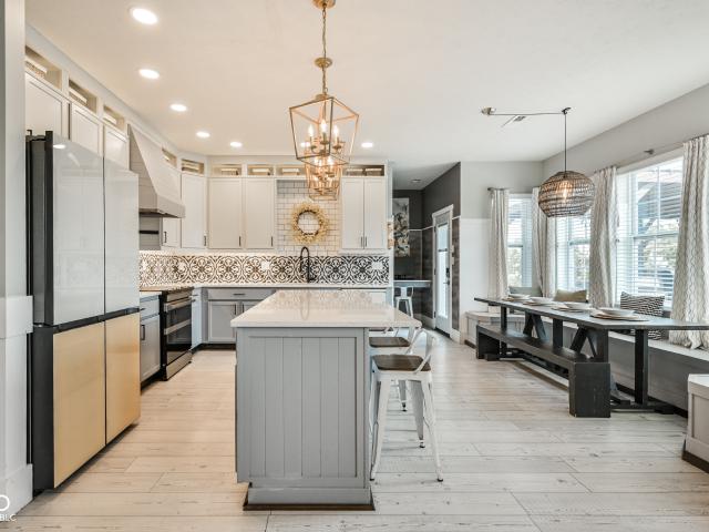 6558 W Dickens Crossing