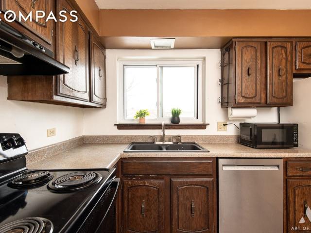6550 N California Ave 302, Chicago, IL