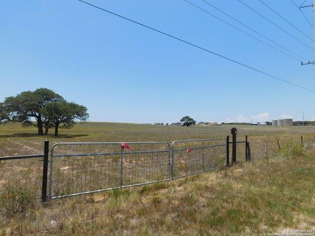 655 County Road 319, La Vernia, TX 78121