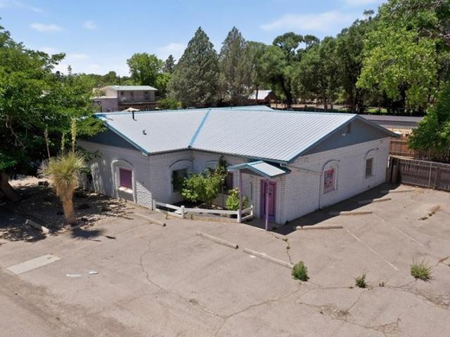655 Country Ln, Bosque Farms, NM 87068