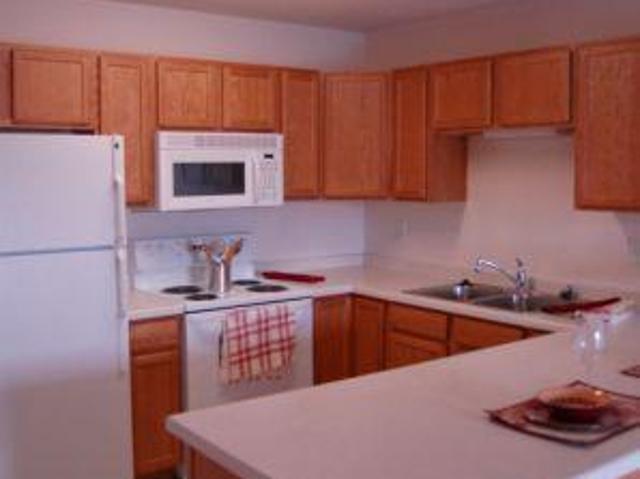 $655 DEPOSIT WAIVED DOUBLE GARAGE, W/D HOOKUPS PAID HEAT LAKE CREST