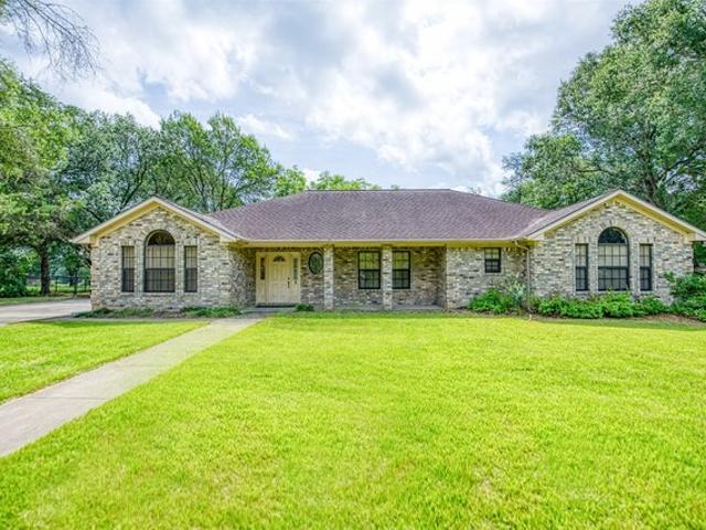 655 Farmers Rd, Brenham, TX 77833