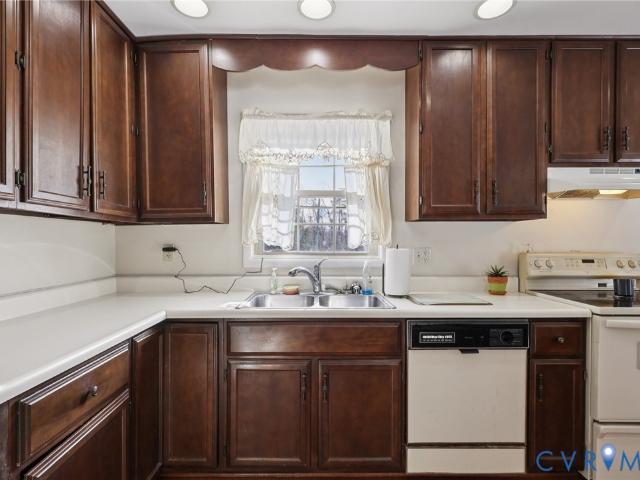 655 Holly Corner Rd, Fredericksburg, VA 22406 | MLS #VAST2048
