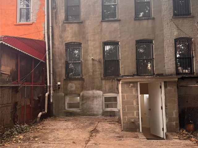 655 Hendrix Street
