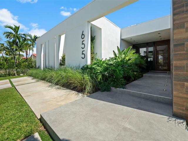 655 Layne Blvd, Hallandale Beach, FL 33009 | MLS #A11902