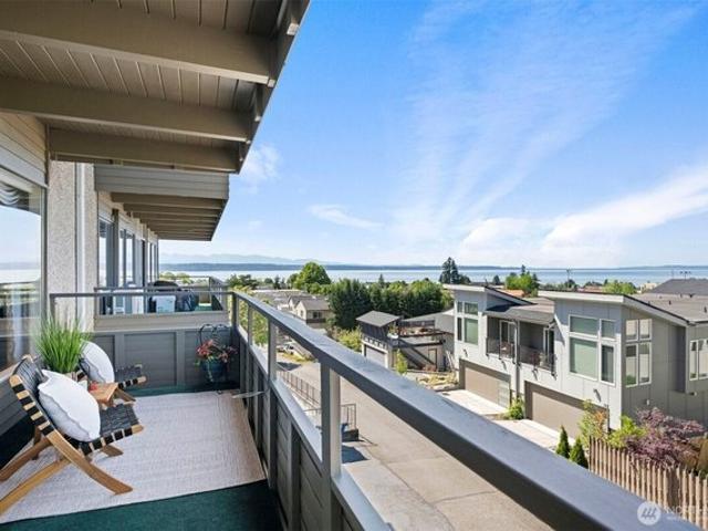 655 Main St Apt 305, Edmonds, WA 98020