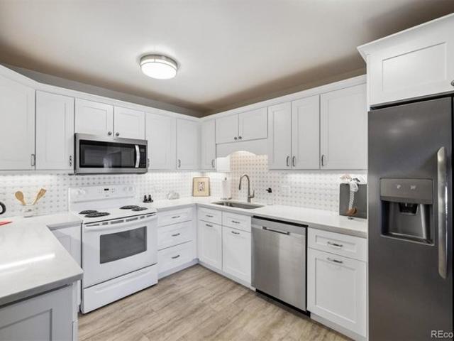 655 S Alton Way Apt 7D, Denver, CO 80247