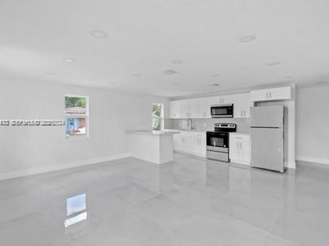 655 SW 5th St, Homestead, FL 33030