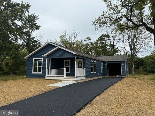 655 Roseann Ln, Sellersville, PA 18960