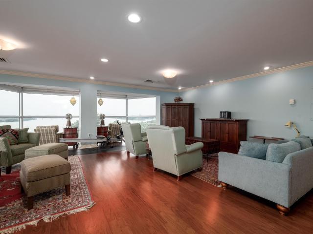 655 riverside dr