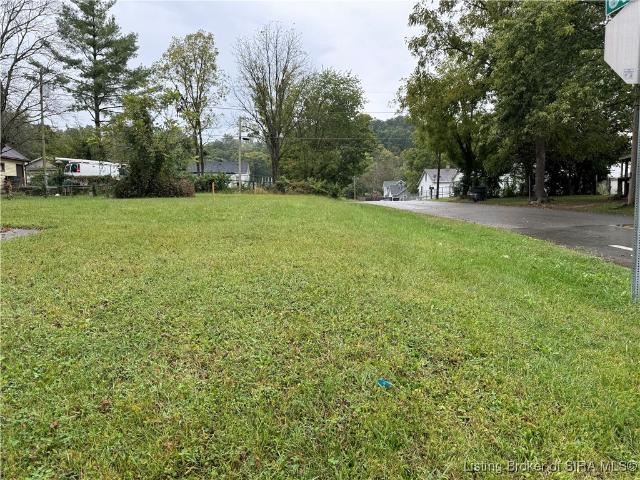655 W 7th St, New Albany, IN 47150 | MLS #202508 | Compass